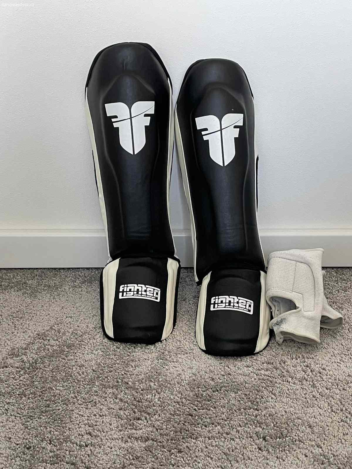 Daruji chranice holeni (kickbox) - Sportovní potřeby - Daruji za odvoz